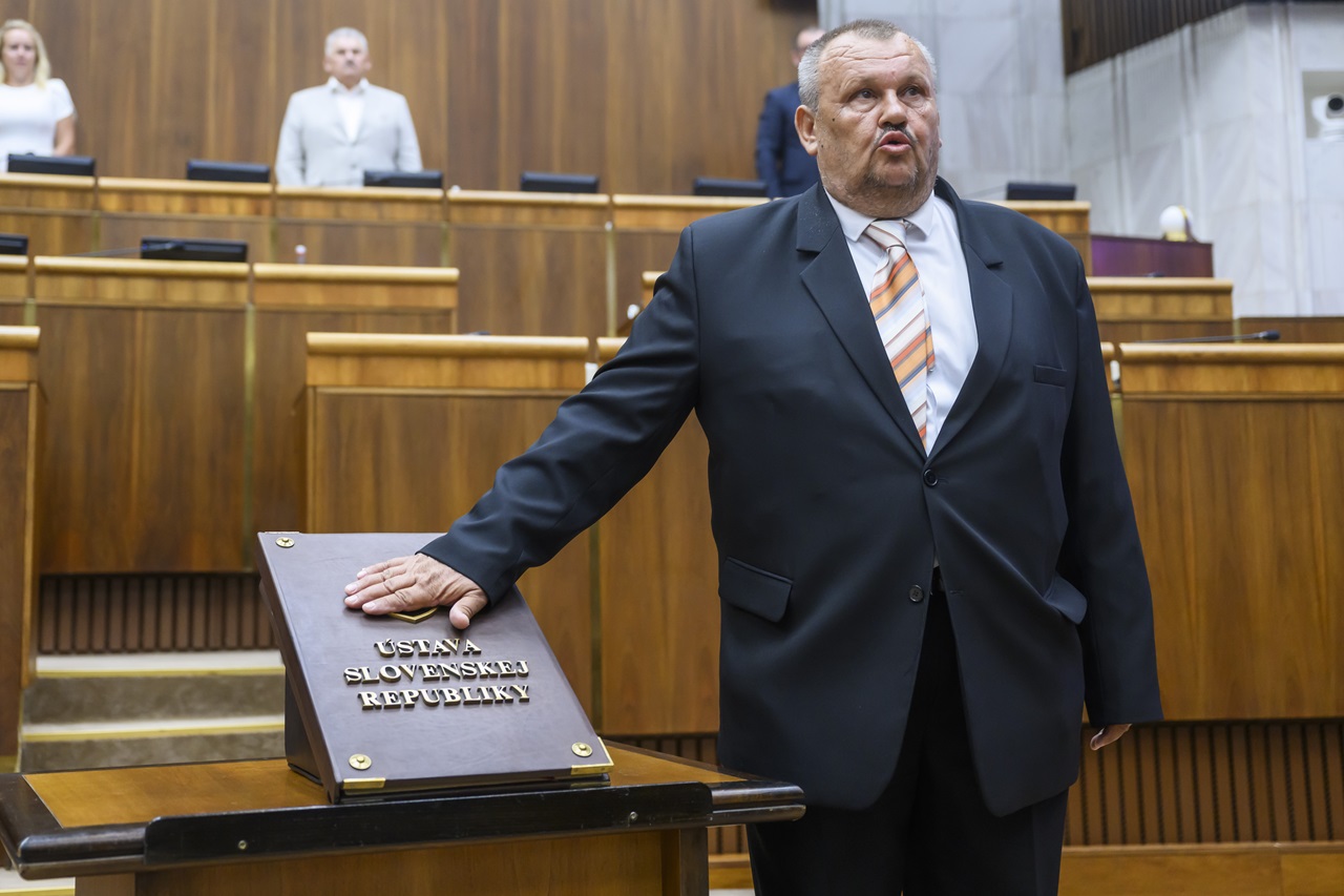 Do Národnej rady nastúpili noví poslanci