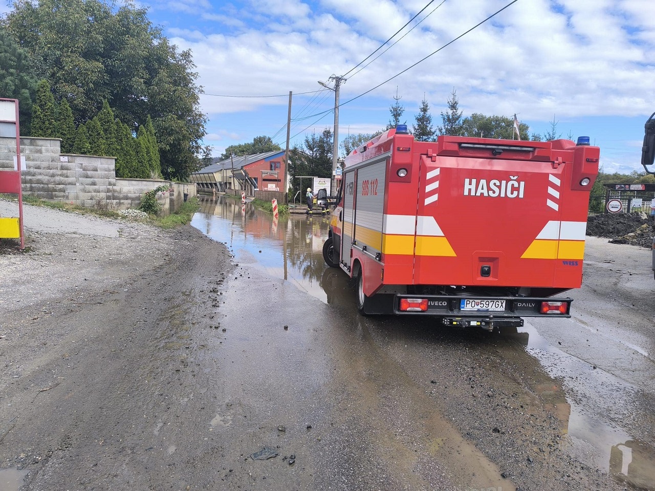 Na pomoc pri povodniach vyrazili aj prešovskí dobrovoľní hasiči