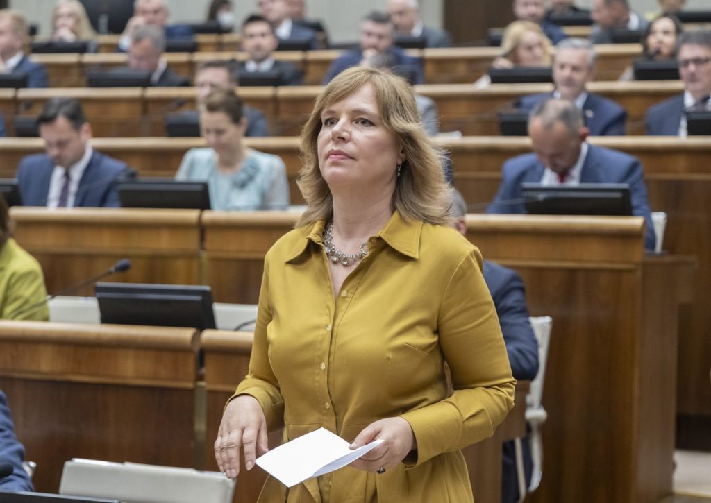 Na webe parlamentu zverejnili majetkové priznania verejných funkcionárov Na webe parlamentu zverejnili majetkové priznania verejných funkcionárov